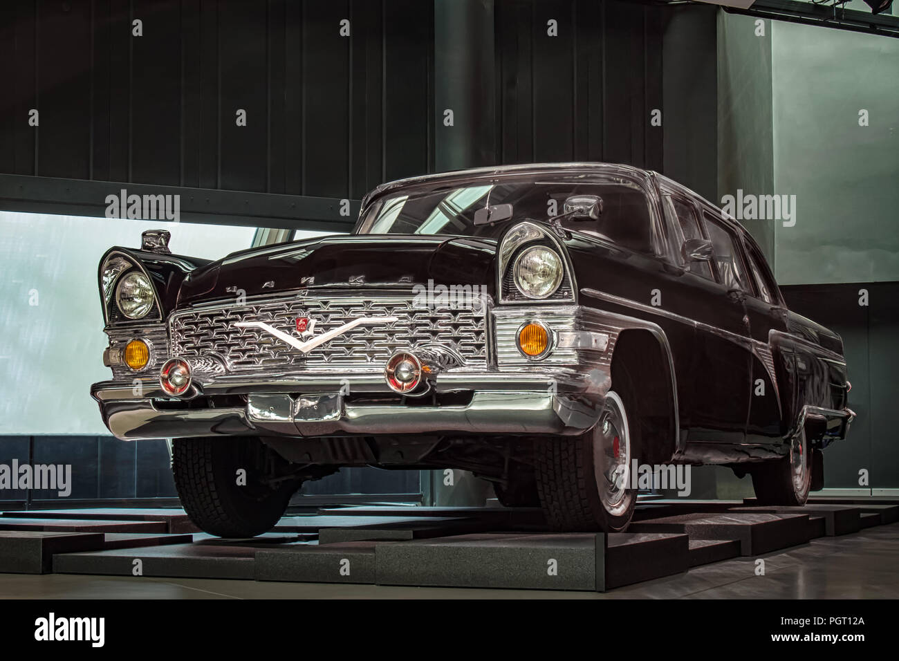 Gaz 13 chaika hi-res stock photography and images - Alamy