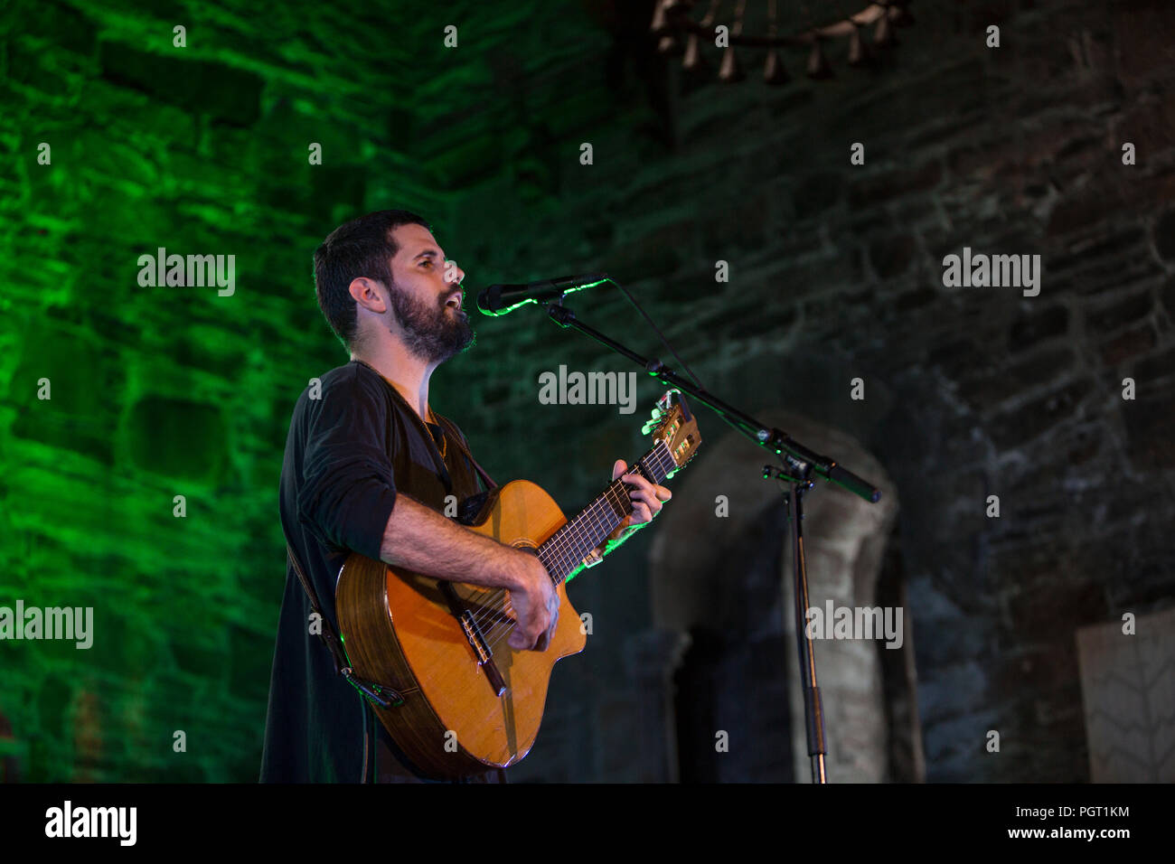 Nick mulvey singer hi-res stock photography and images - Alamy
