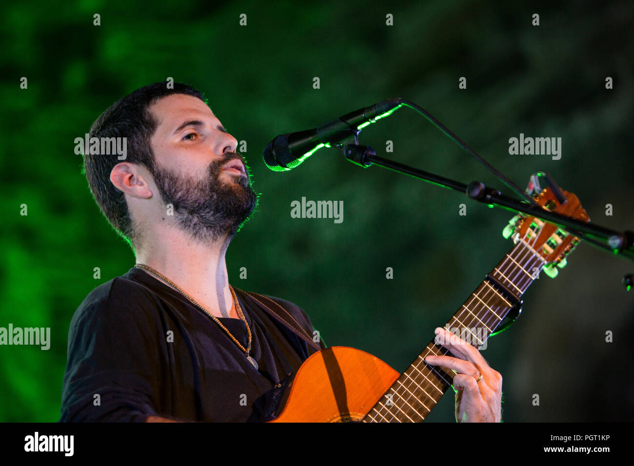 Nick Mulvey Singer High Resolution Stock Photography and Images - Alamy