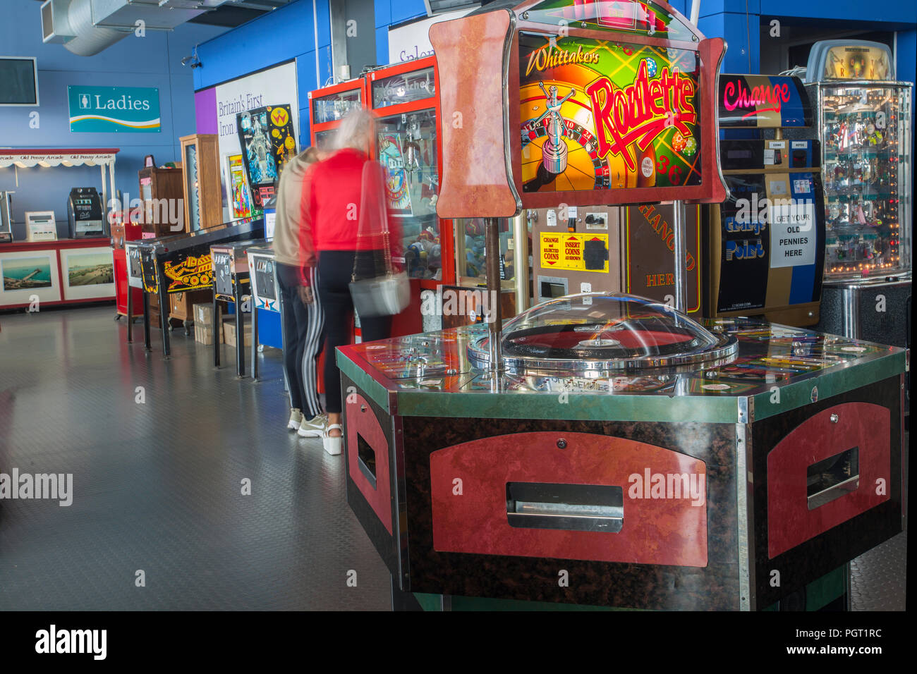 Vintage slot machines hi-res stock photography and images - Alamy