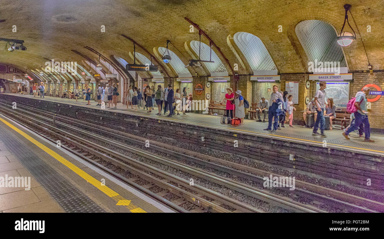 Platform Baker Street Station Stock Photo - Alamy