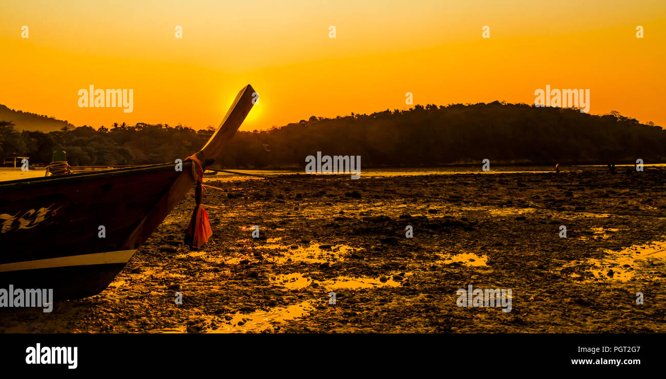 Broken bow se hi-res stock photography and images - Alamy