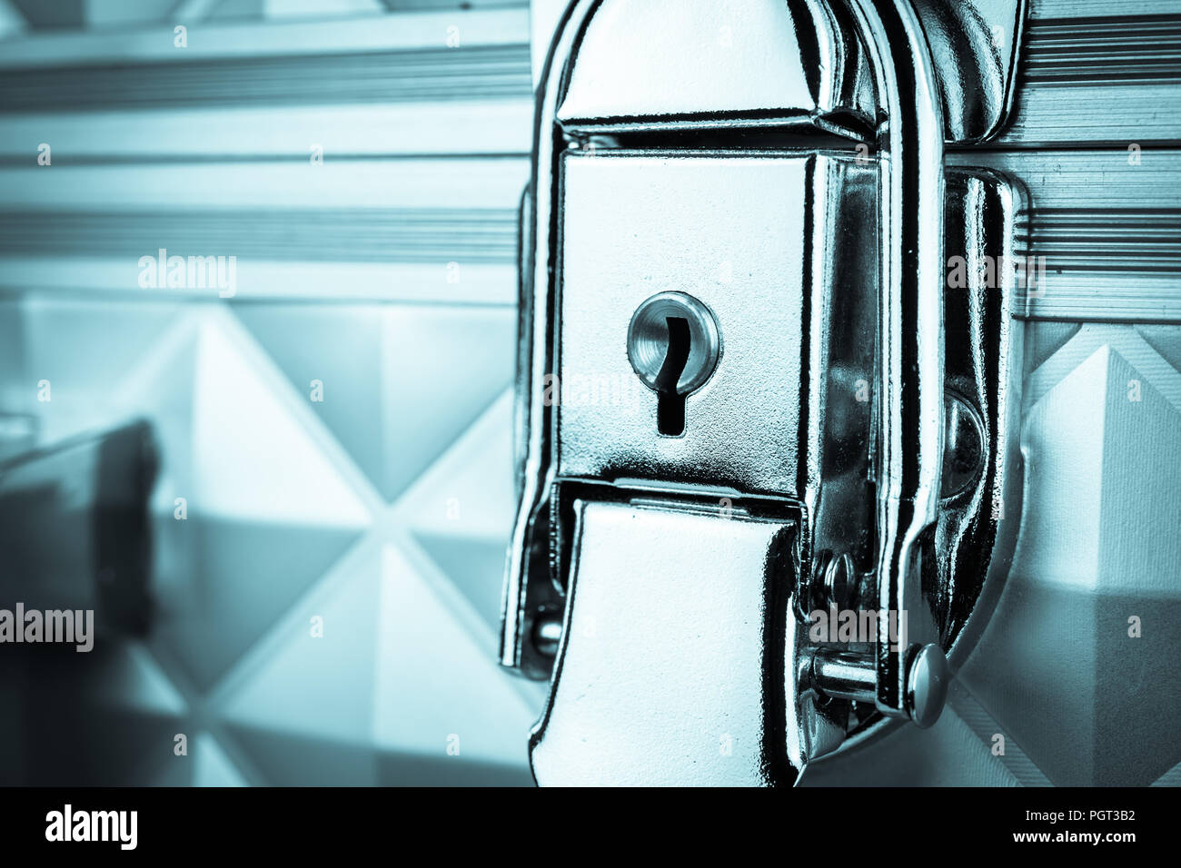 Key lock box hi-res stock photography and images - Alamy