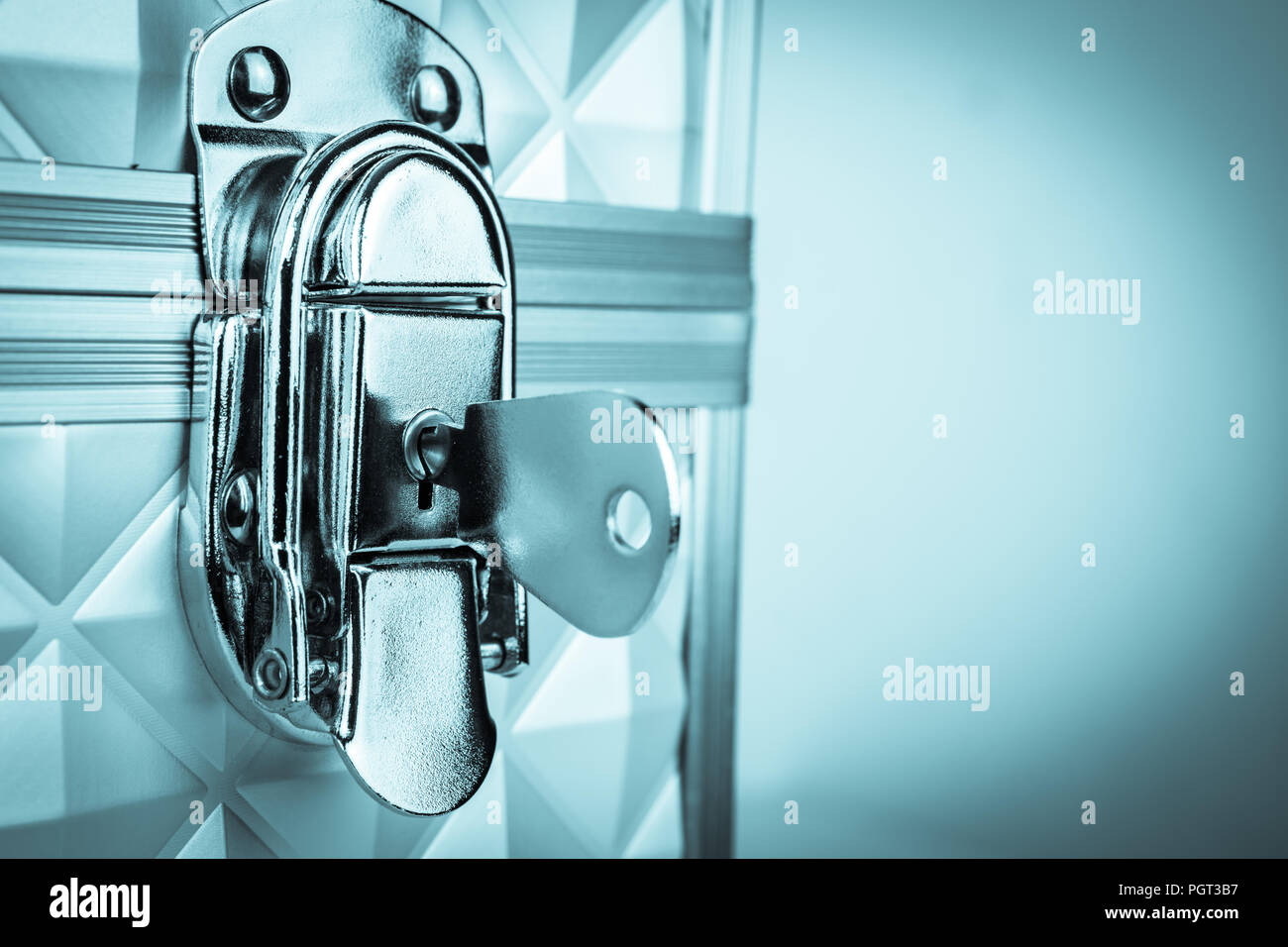 Key lock box hi-res stock photography and images - Alamy