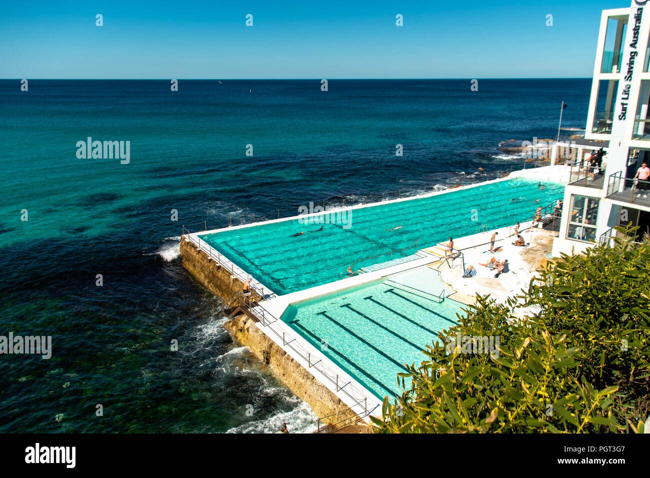 Bondi beach and pool and australia hi-res stock photography and images ...
