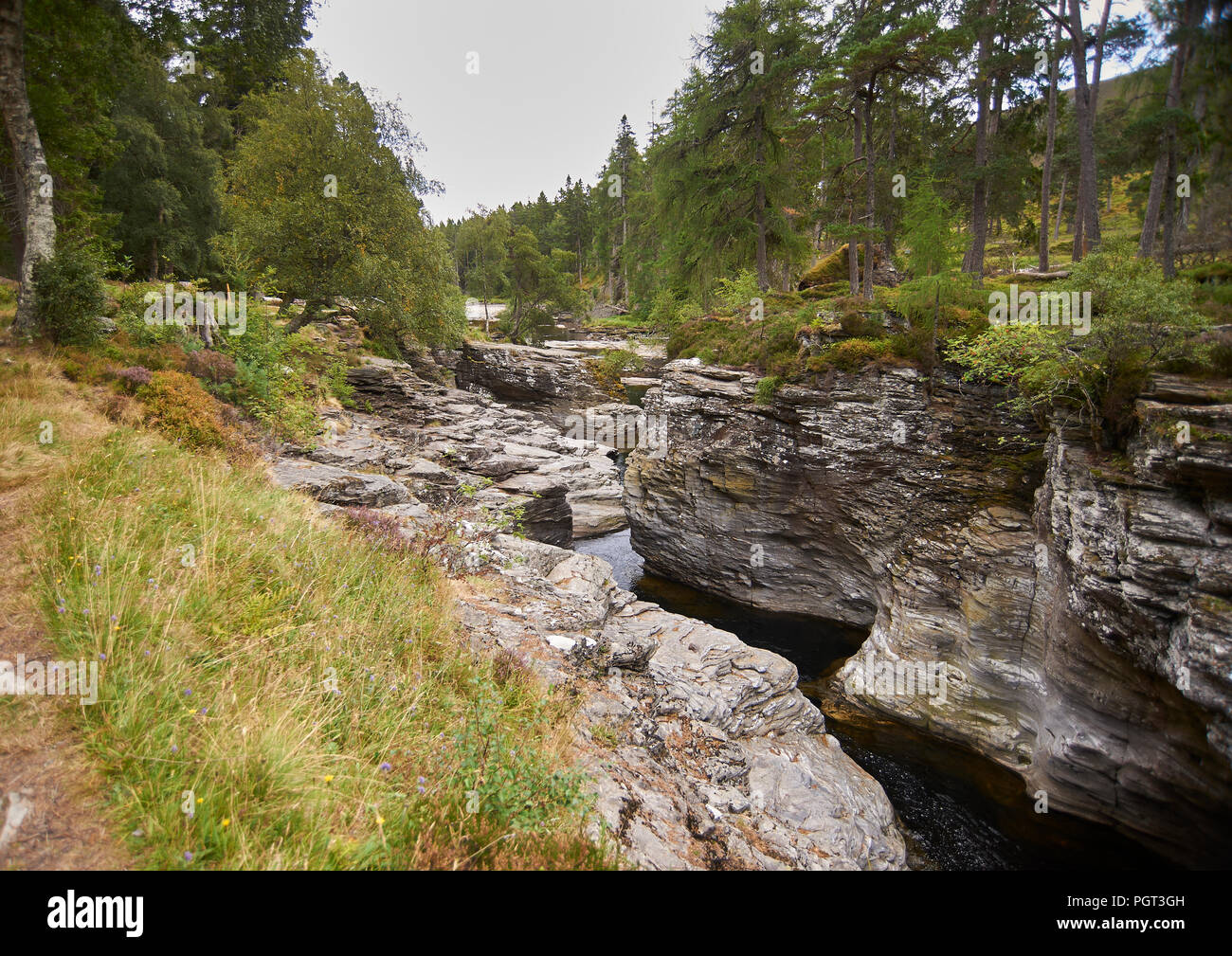 Linn dee waterfall gorge braemar hi-res stock photography and images ...