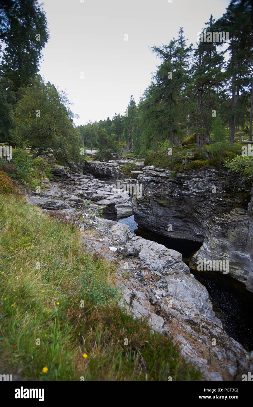 Linn dee waterfall gorge braemar hi-res stock photography and images ...