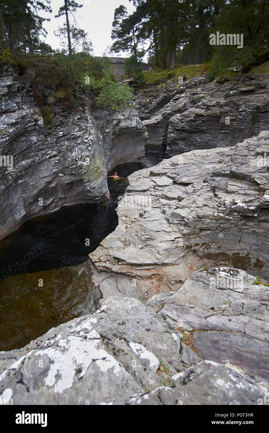 Linn dee waterfall gorge braemar hi-res stock photography and images ...