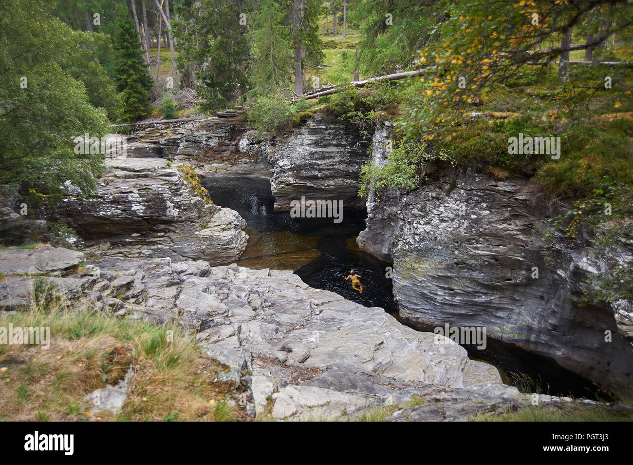 Linn dee waterfall gorge braemar hi-res stock photography and images ...