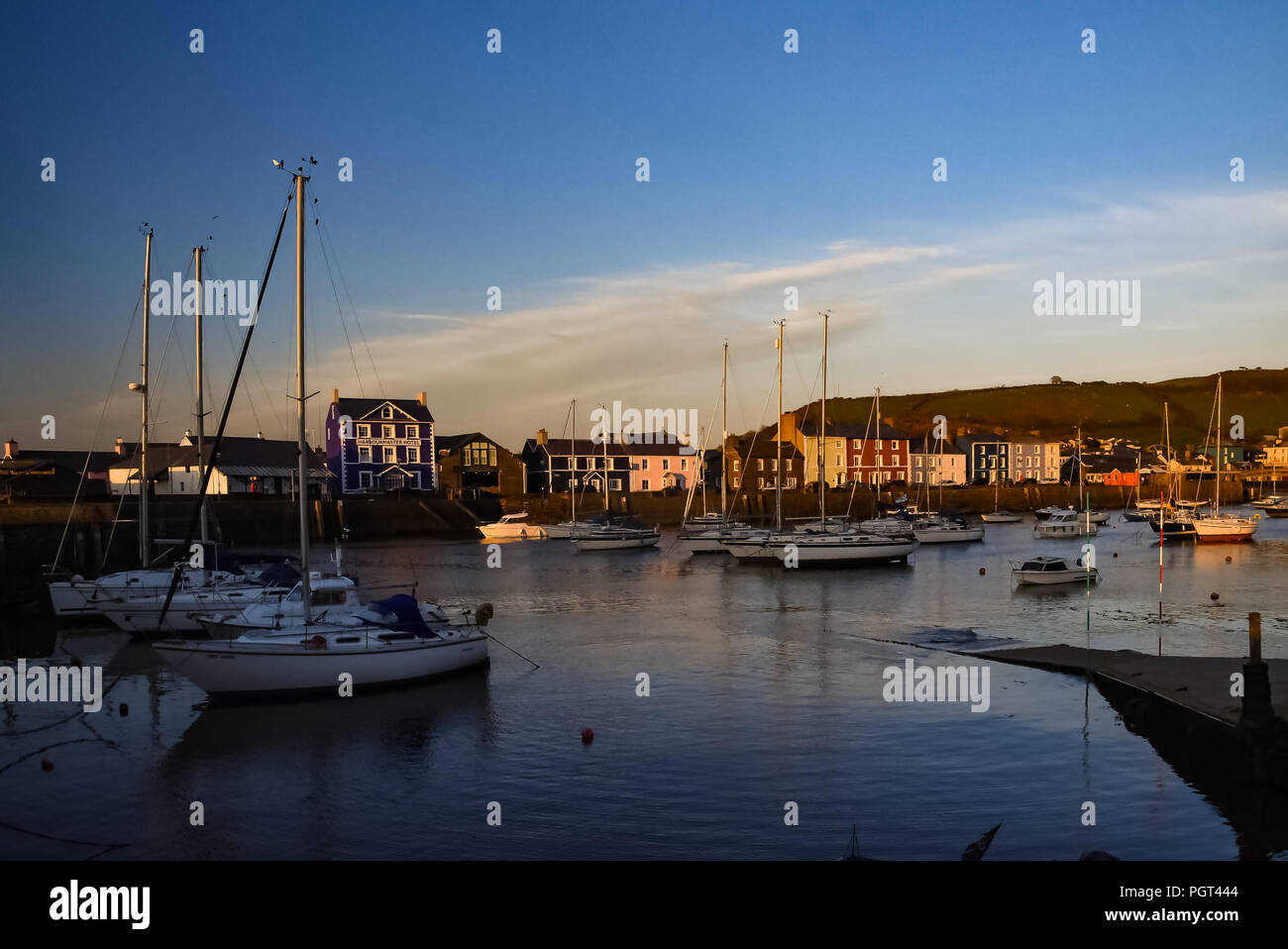 sun set over cardigan bay from south beach aberaeron Stock Photo - Alamy