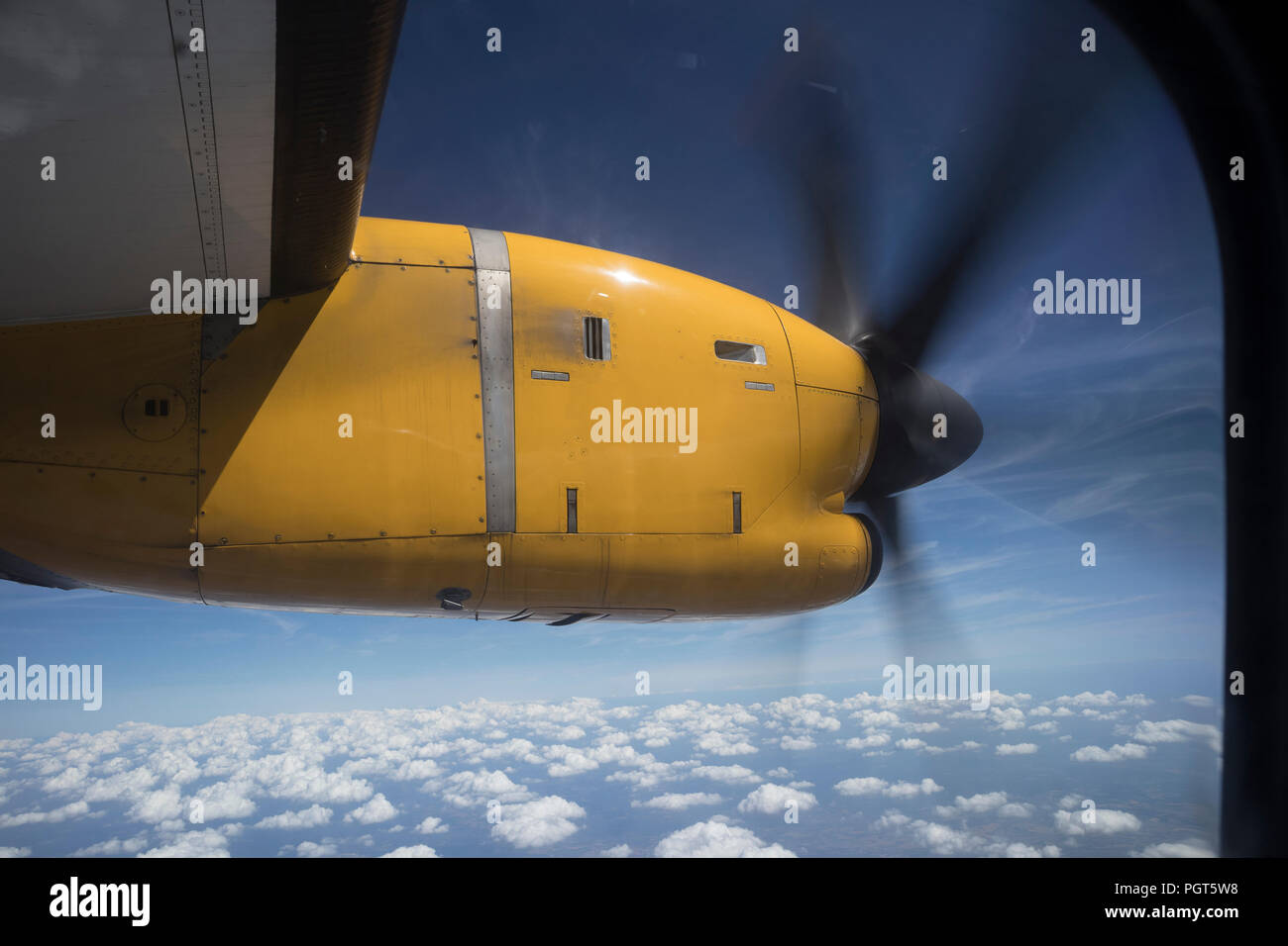 Prop airplane hi-res stock photography and images - Alamy