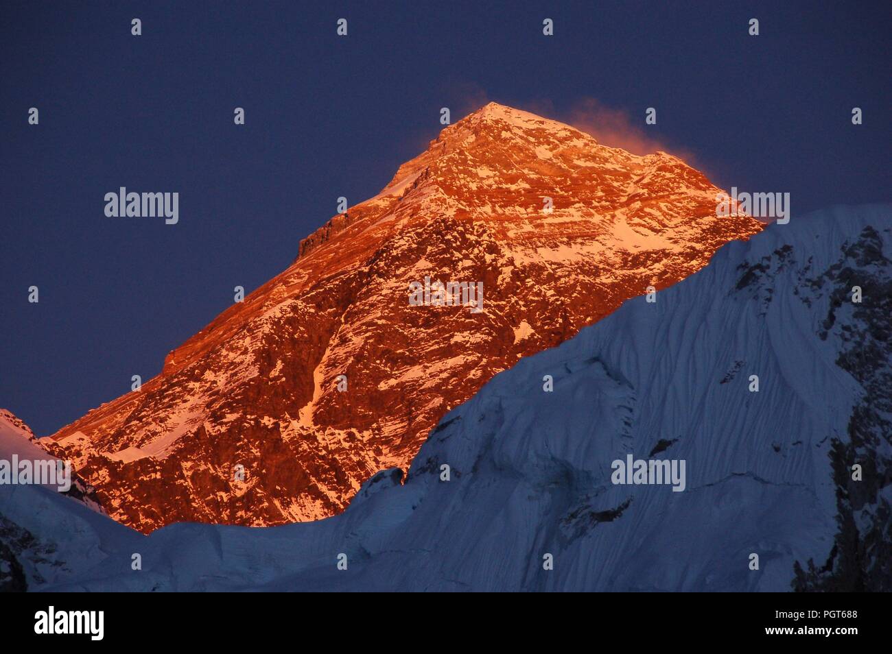Mount everest sunset High Resolution Stock Photography and Images - Alamy
