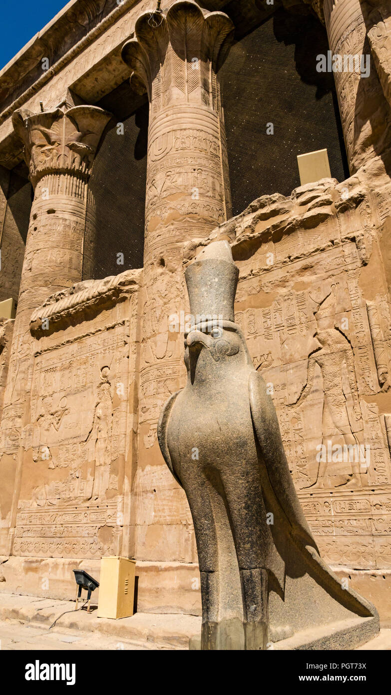 Egyptian courtyard hi-res stock photography and images - Alamy
