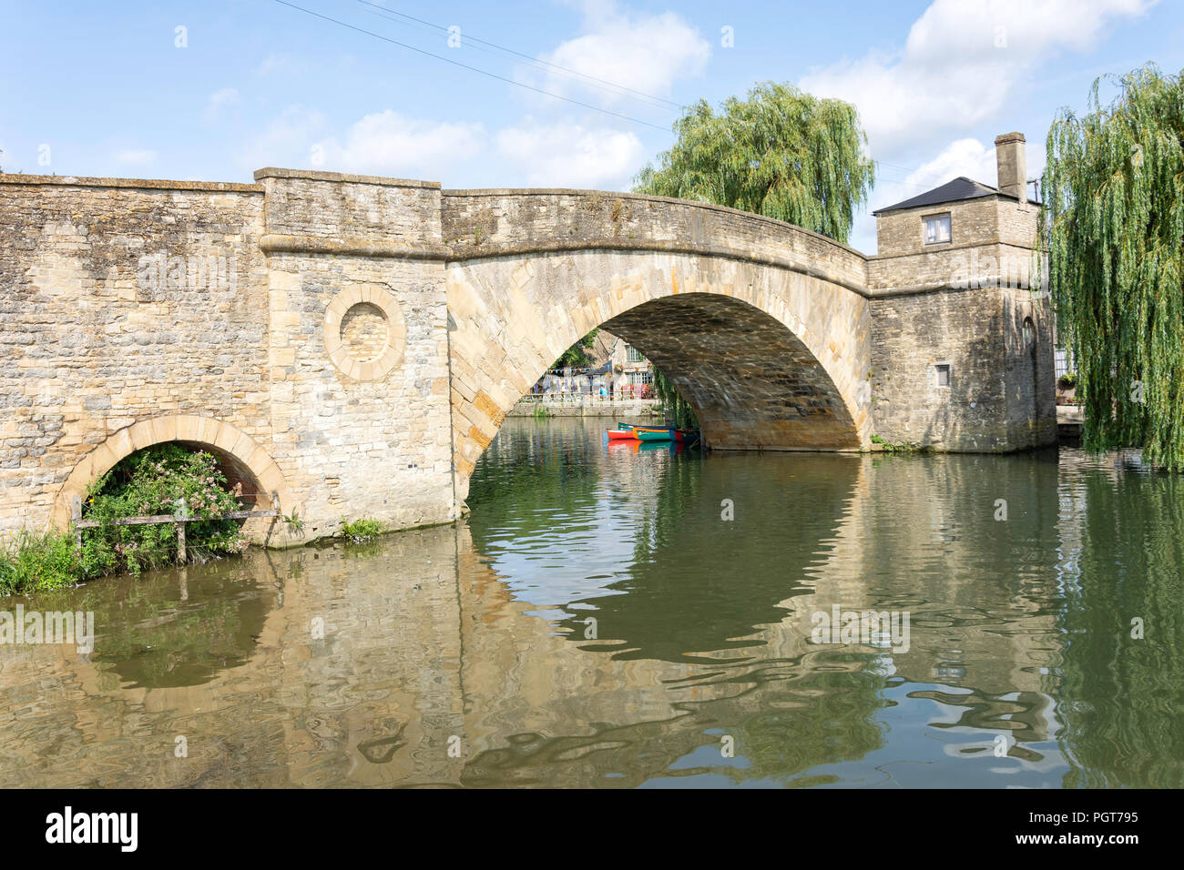 Arched bridge on hi-res stock photography and images - Alamy