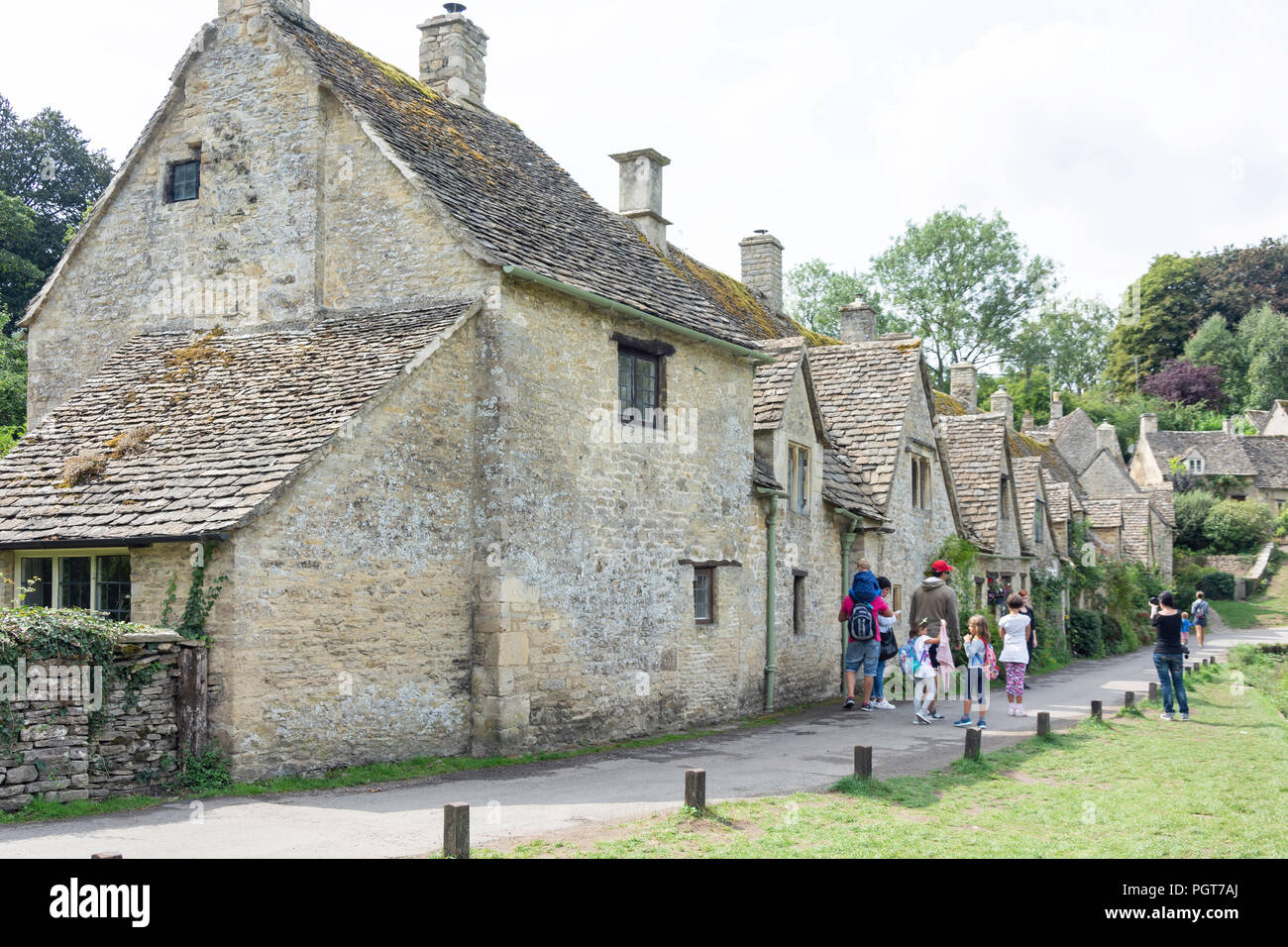 Cotswold stone cottages, Arlington Row, Bibury, Gloucestershire ...