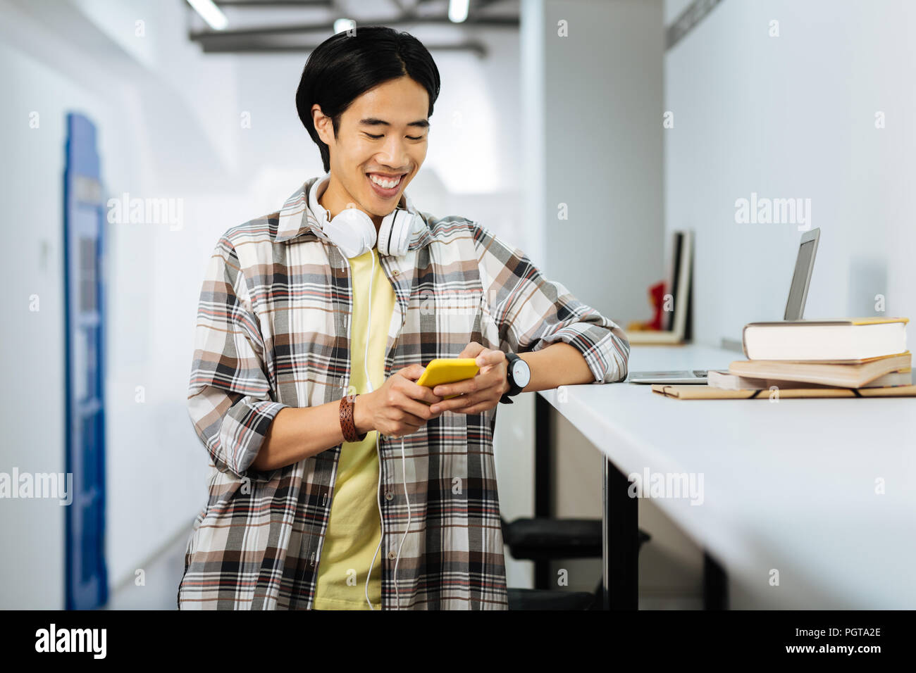 Chatting it up hi-res stock photography and images - Alamy