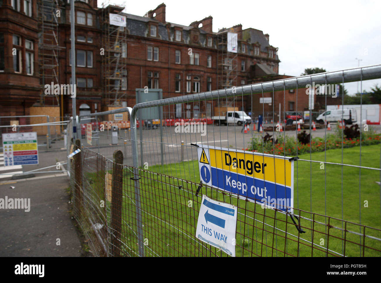 Unsafe building hi-res stock photography and images - Alamy
