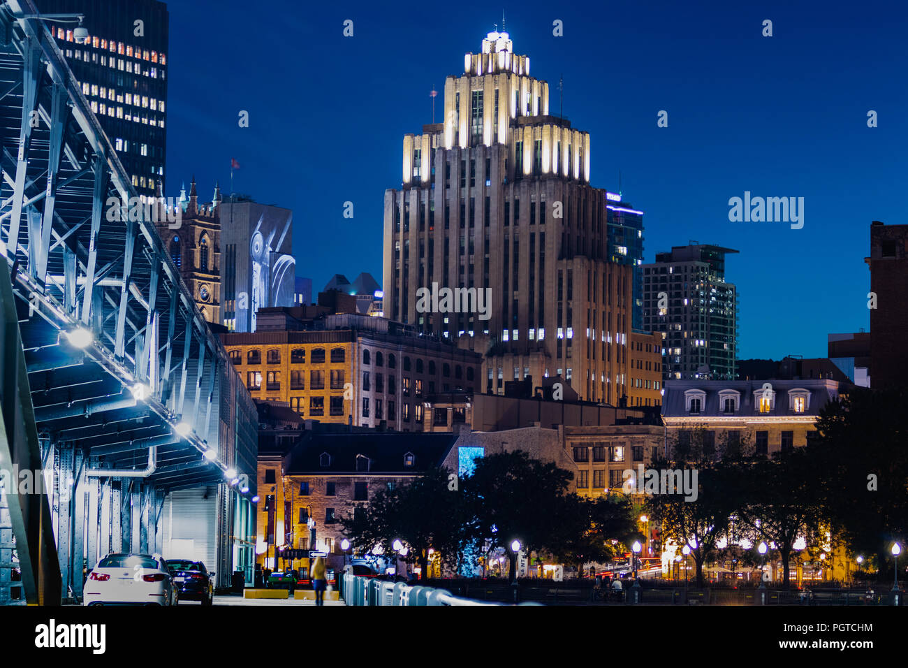 Vieux montreal night hi-res stock photography and images - Alamy