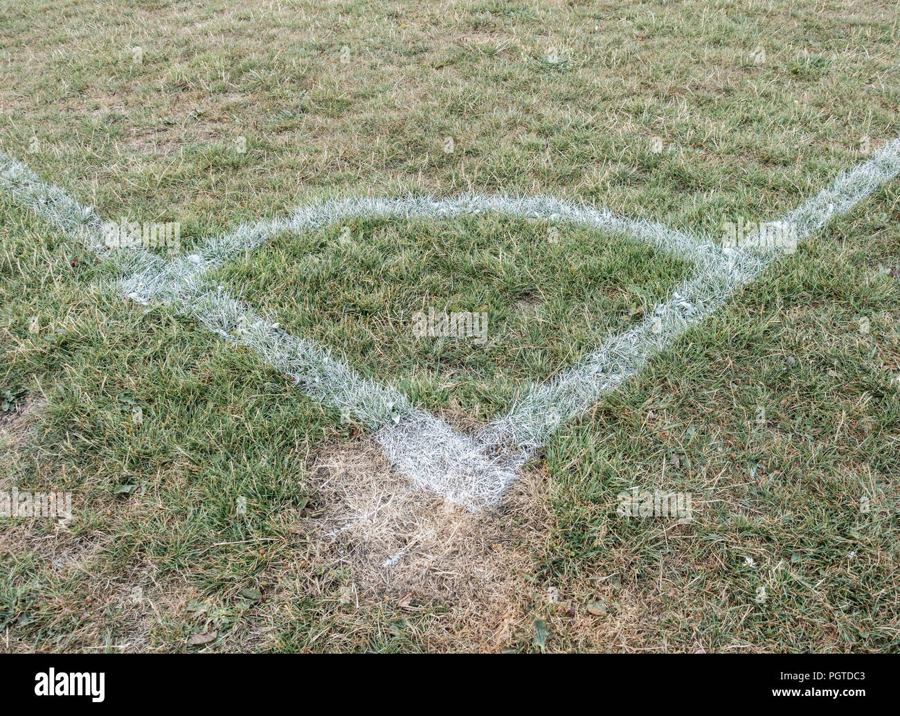 Poor quality football pitch hi-res stock photography and images - Alamy