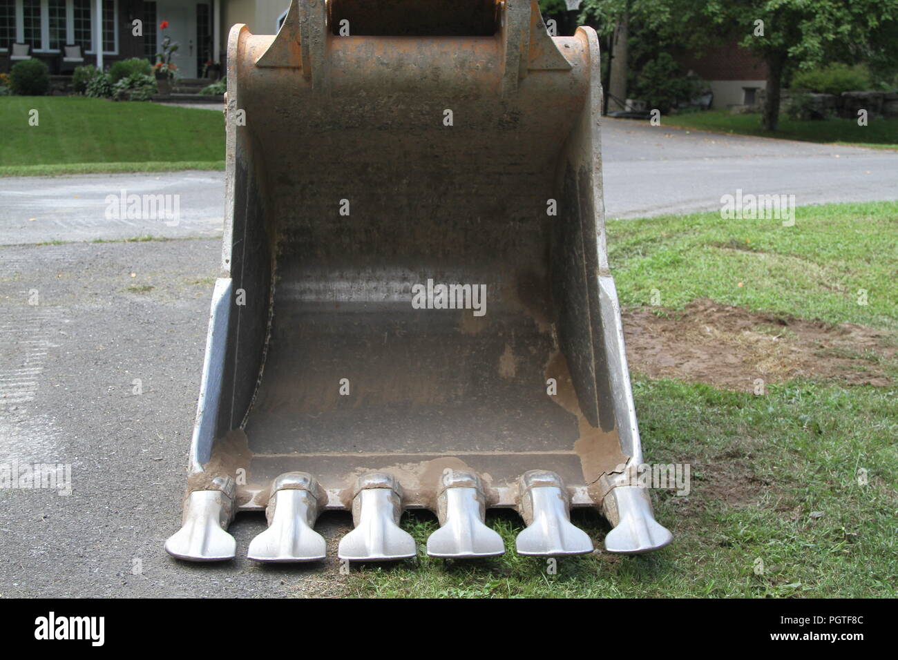Claw bucket hi-res stock photography and images - Alamy