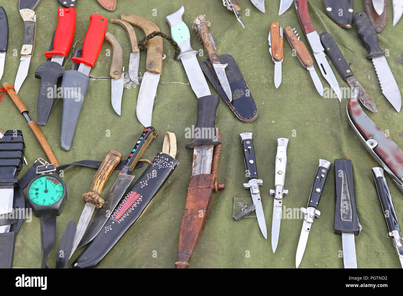 Survival knives hi-res stock photography and images - Alamy