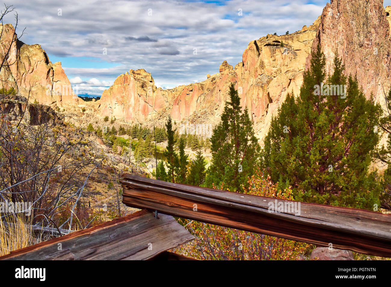 Smith Rock State Park in Central Oregon Stock Photo - Alamy