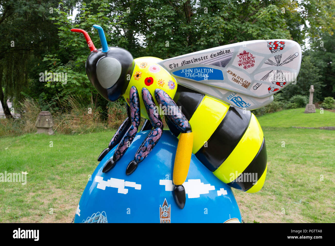 Manchester bee in the city hi-res stock photography and images - Alamy