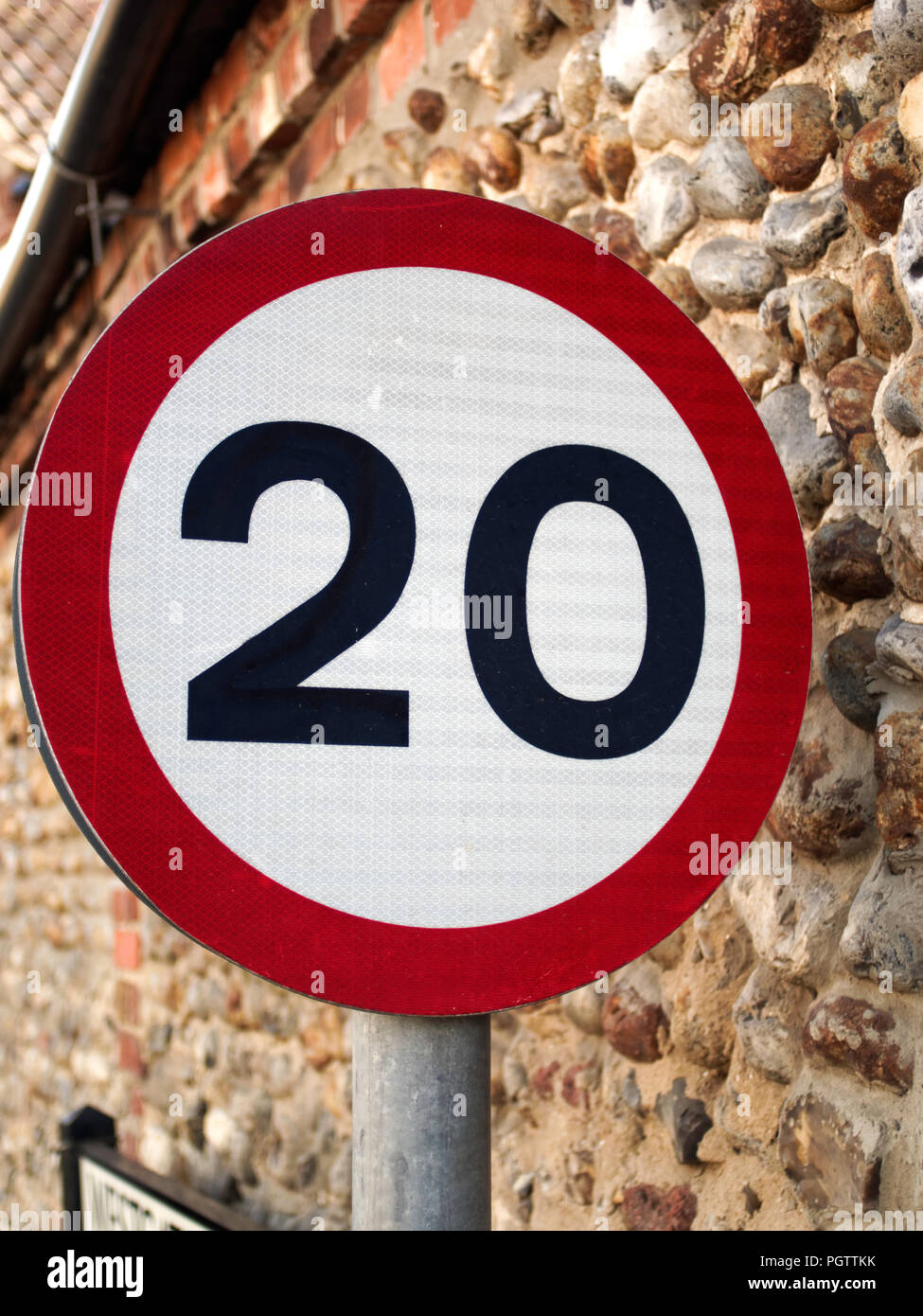 20mph limit sign Stock Photo - Alamy