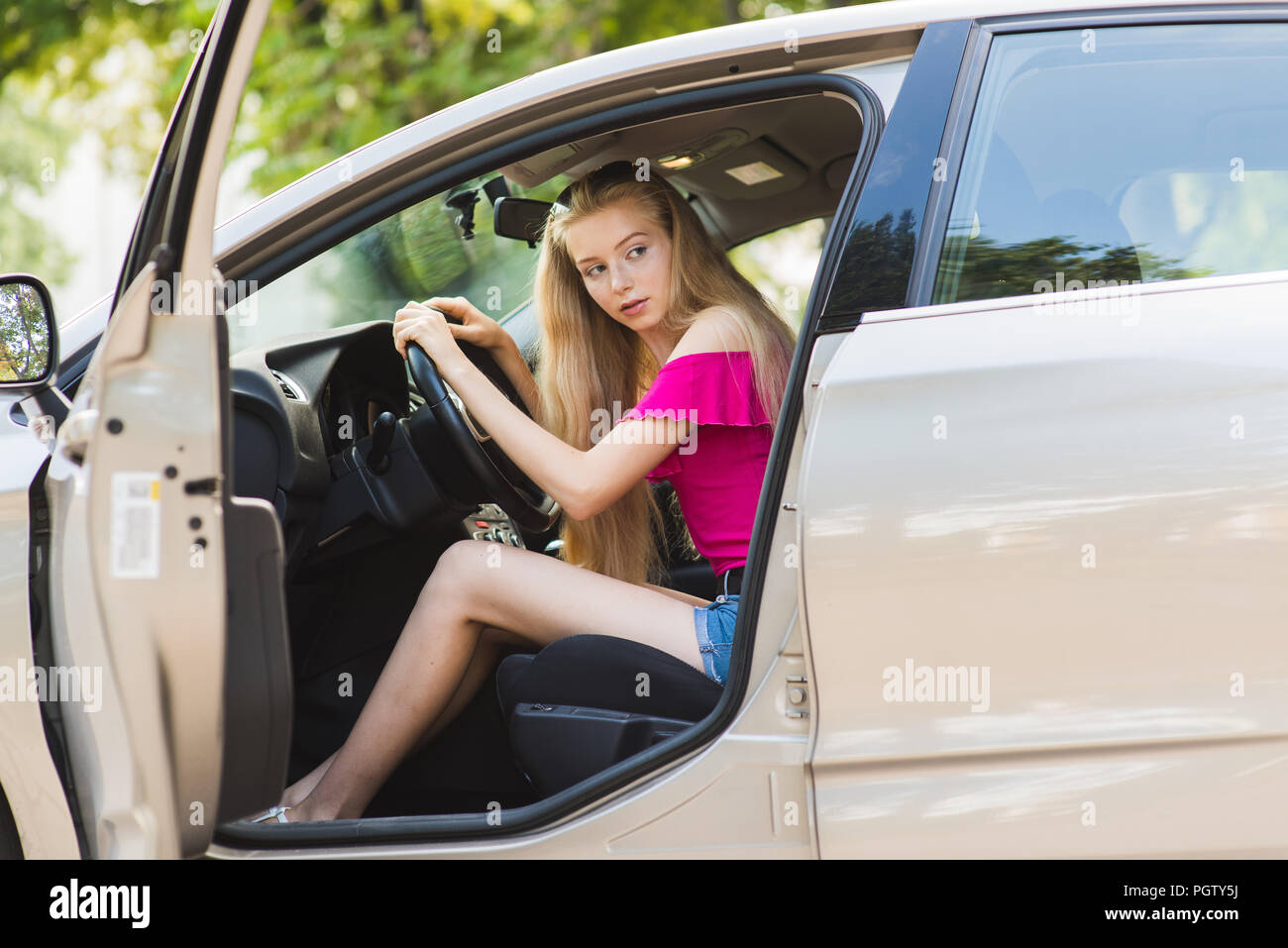 Driver girl hi-res stock photography and images - Alamy