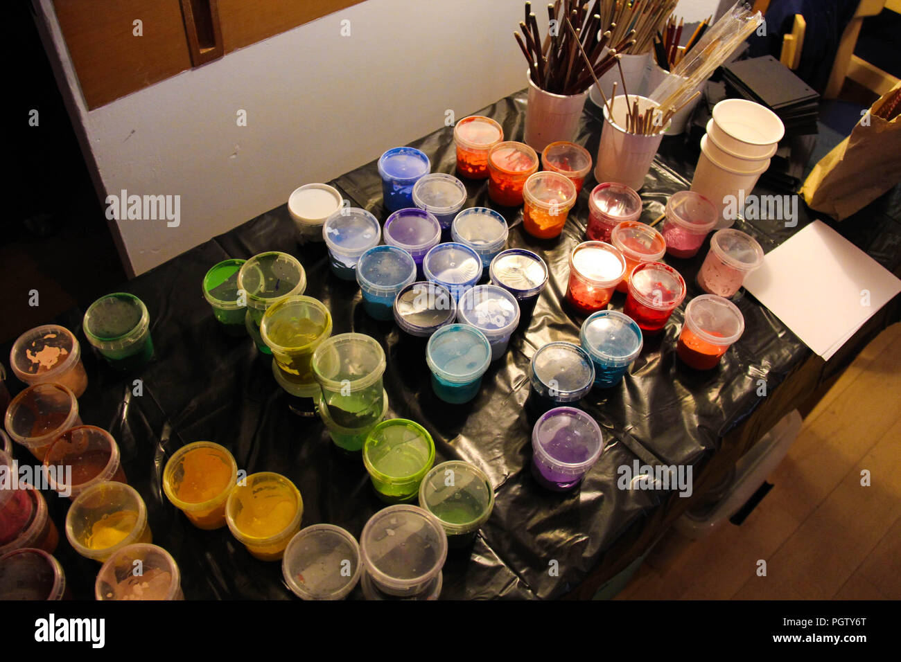 Acryl colours hi-res stock photography and images - Alamy