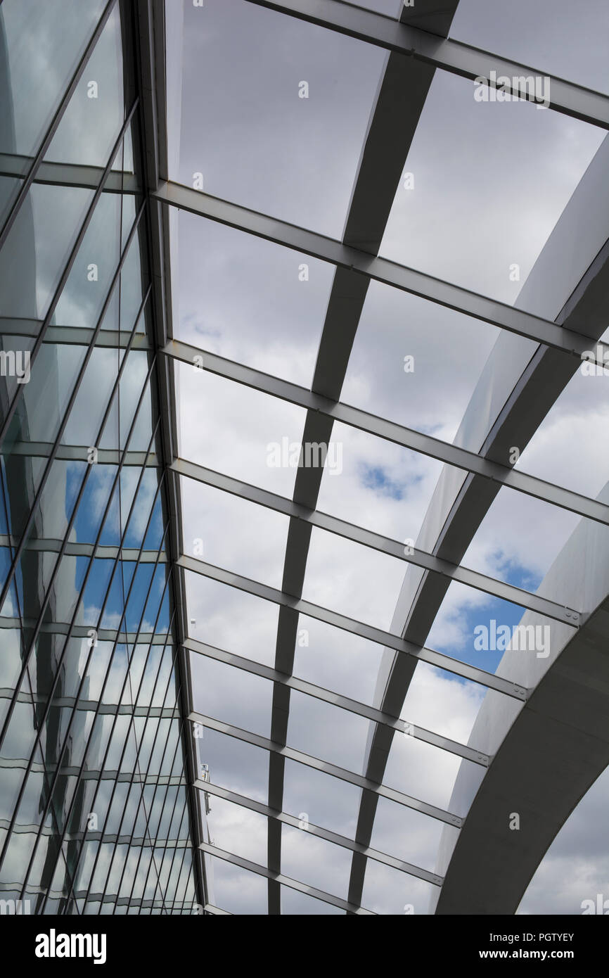 Roof construction skyscraper hi-res stock photography and images - Alamy