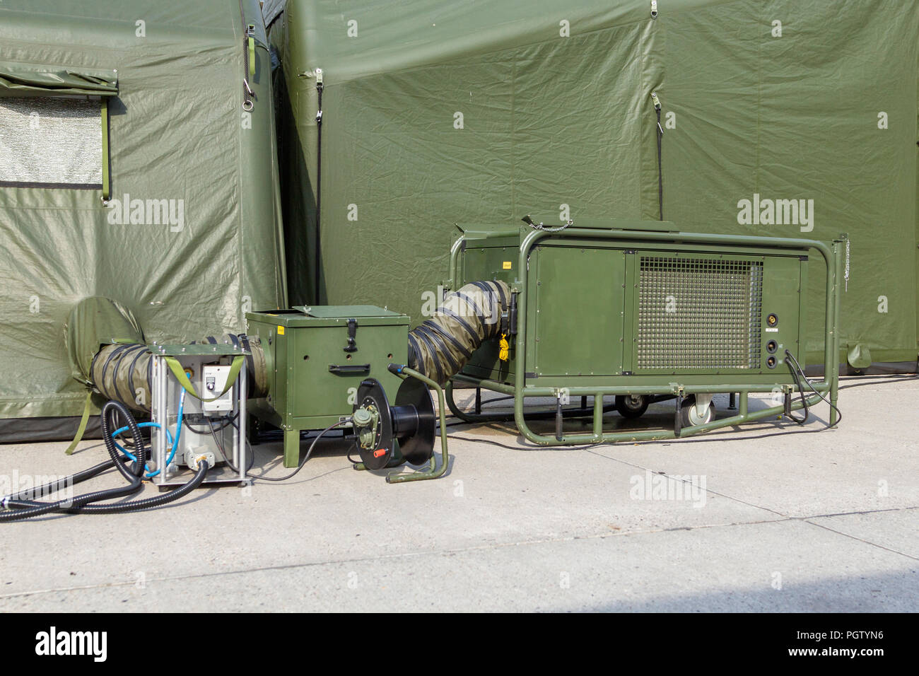 Military field hospital hi-res stock photography and images - Alamy