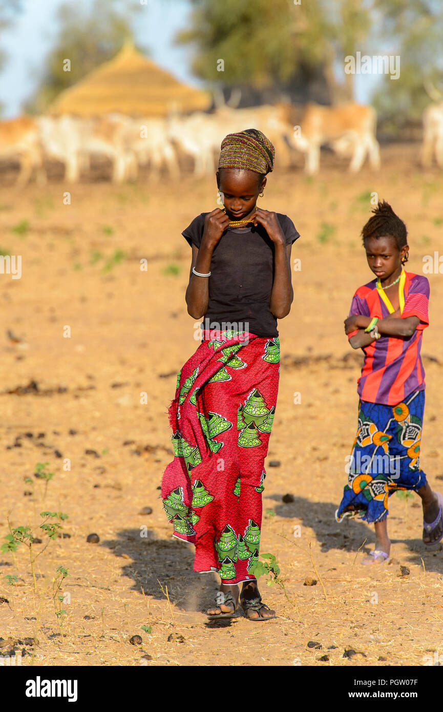 Fulani girls hi-res stock photography and images - Alamy