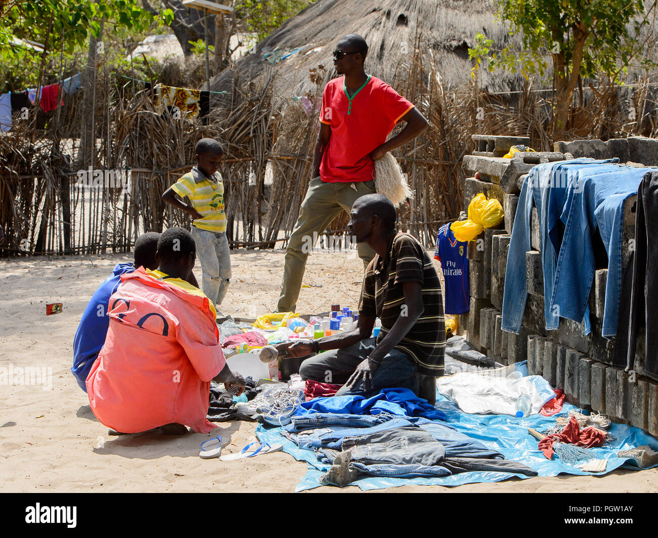 Diola people hi-res stock photography and images - Alamy