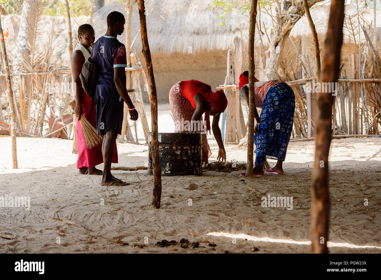 Diola tribe hi-res stock photography and images - Alamy