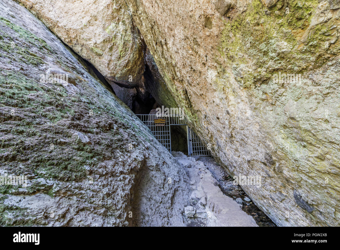 Talus caves hi-res stock photography and images - Alamy