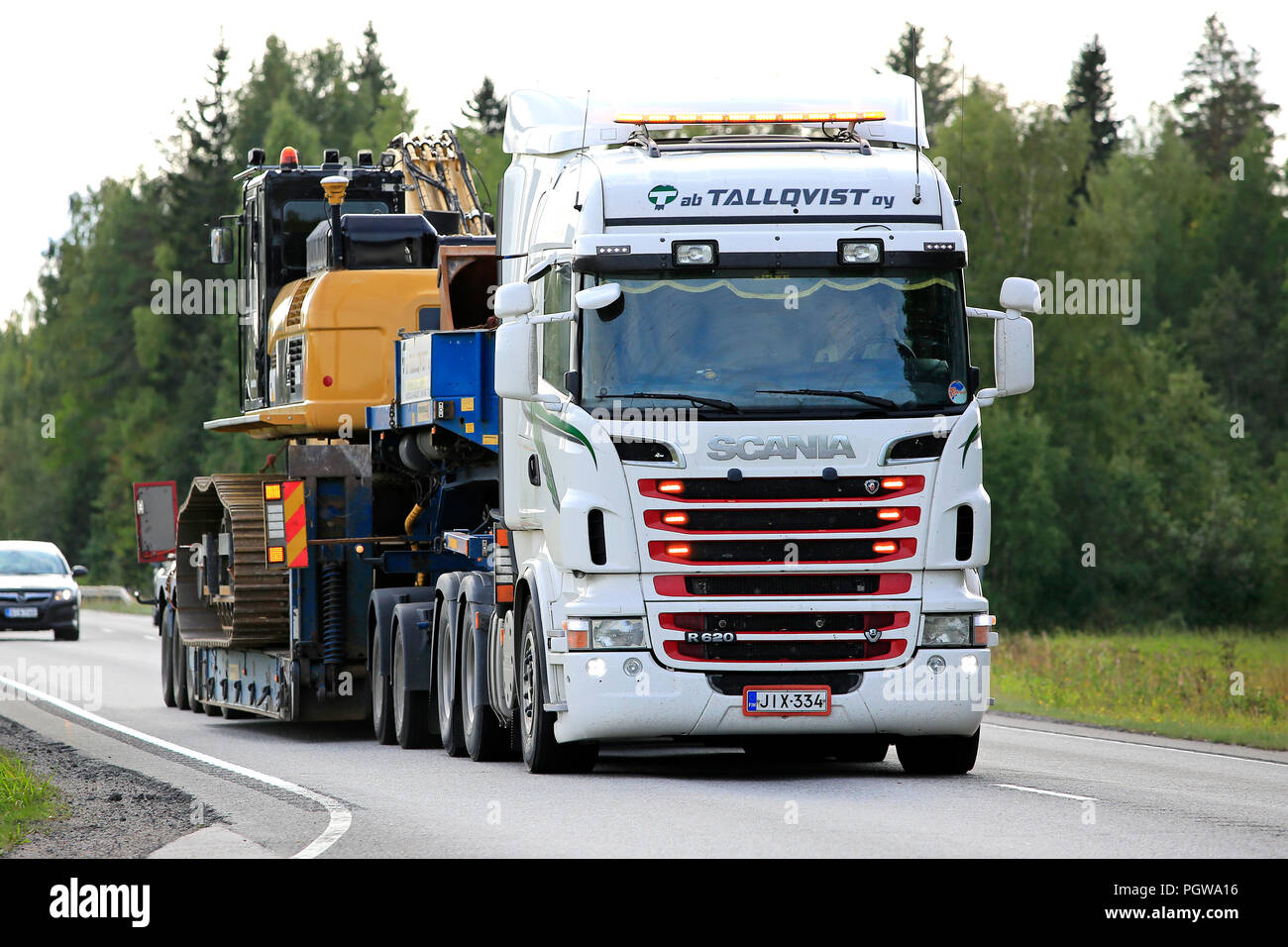 UURAINEN, FINLAND - AUGUST 25, 2018: Scania R620 semi trailer of Ab ...