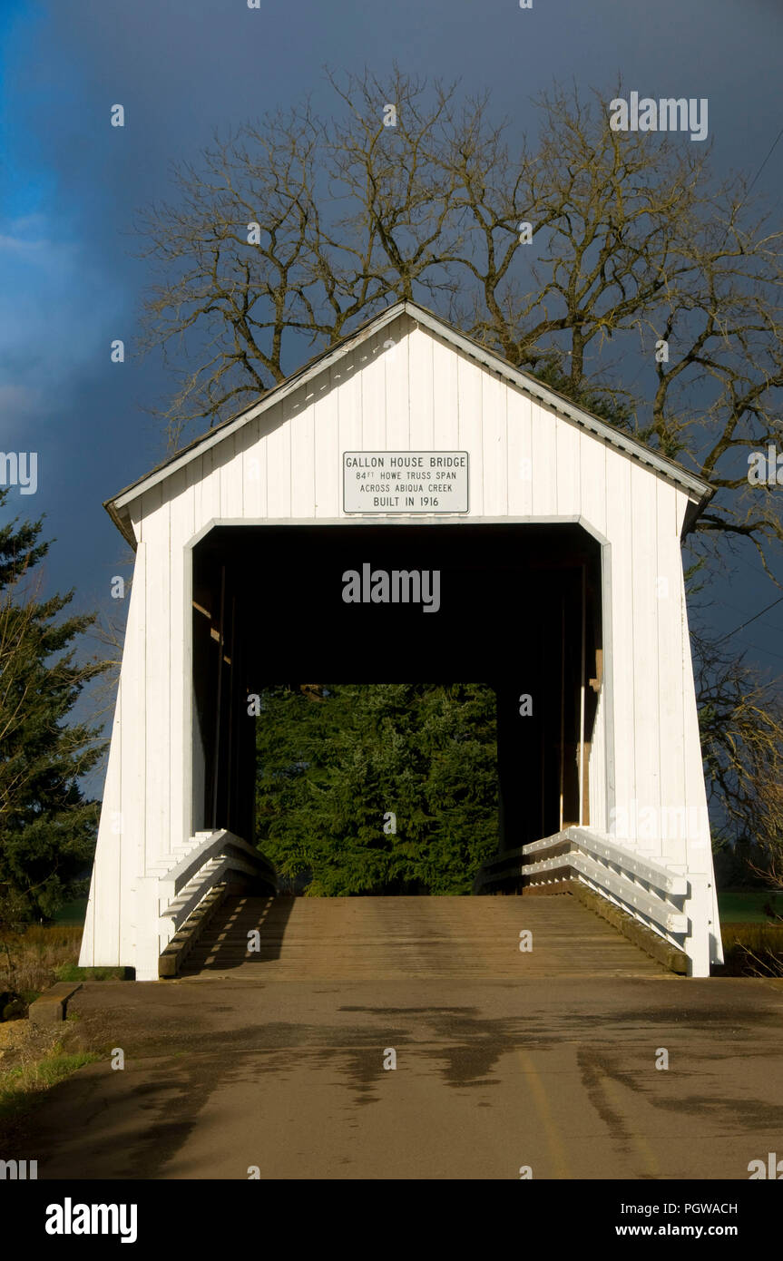 Gallon House Covered Bridge, Marion County, Oregon Stock Photo - Alamy