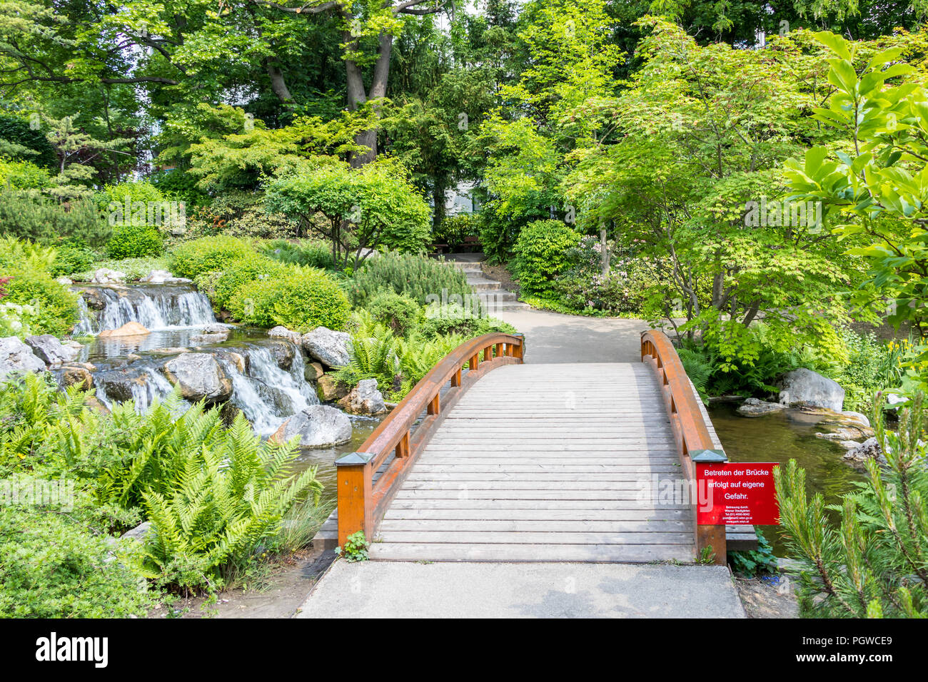 Beautiful Japanese garden and wooden bridge Stock Photo - Alamy