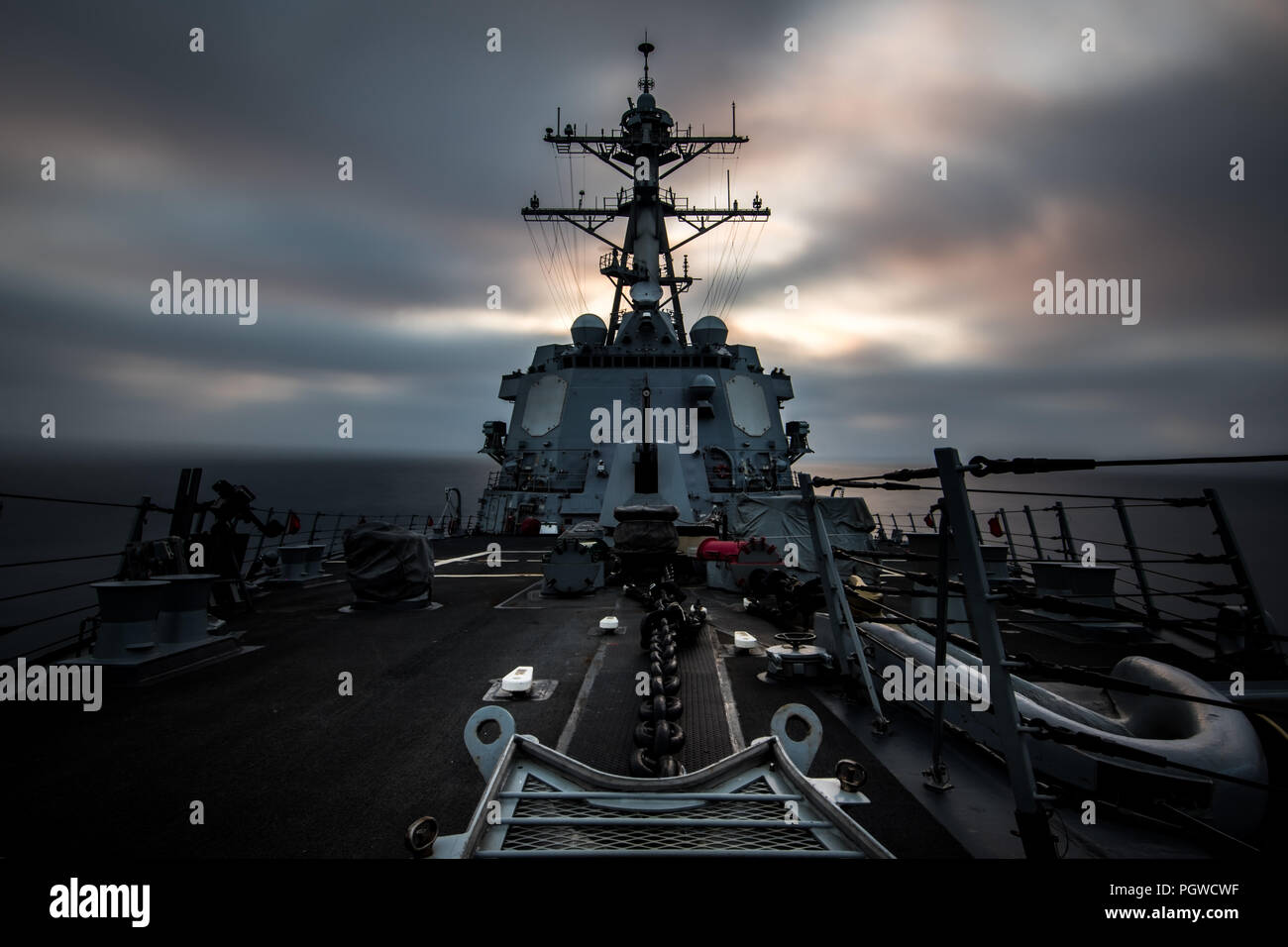 Uss dewey hi-res stock photography and images - Alamy