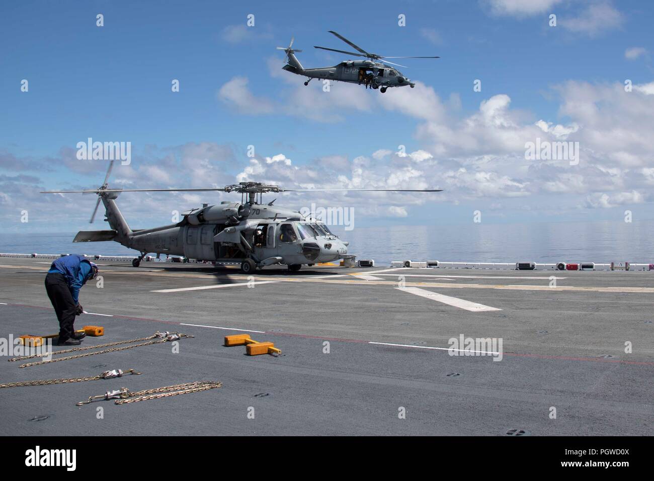 180827-N-KW492-0066 ATLANTIC OCEAN (Aug. 27, 2018) MH-60S Sea Hawks ...