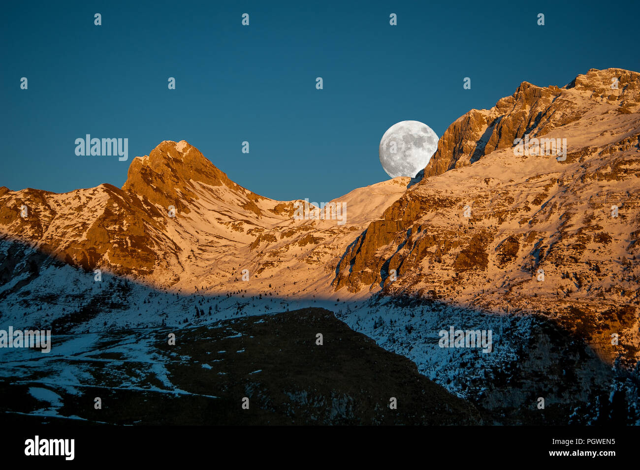 Full moon over snowy mountain hi-res stock photography and images - Alamy