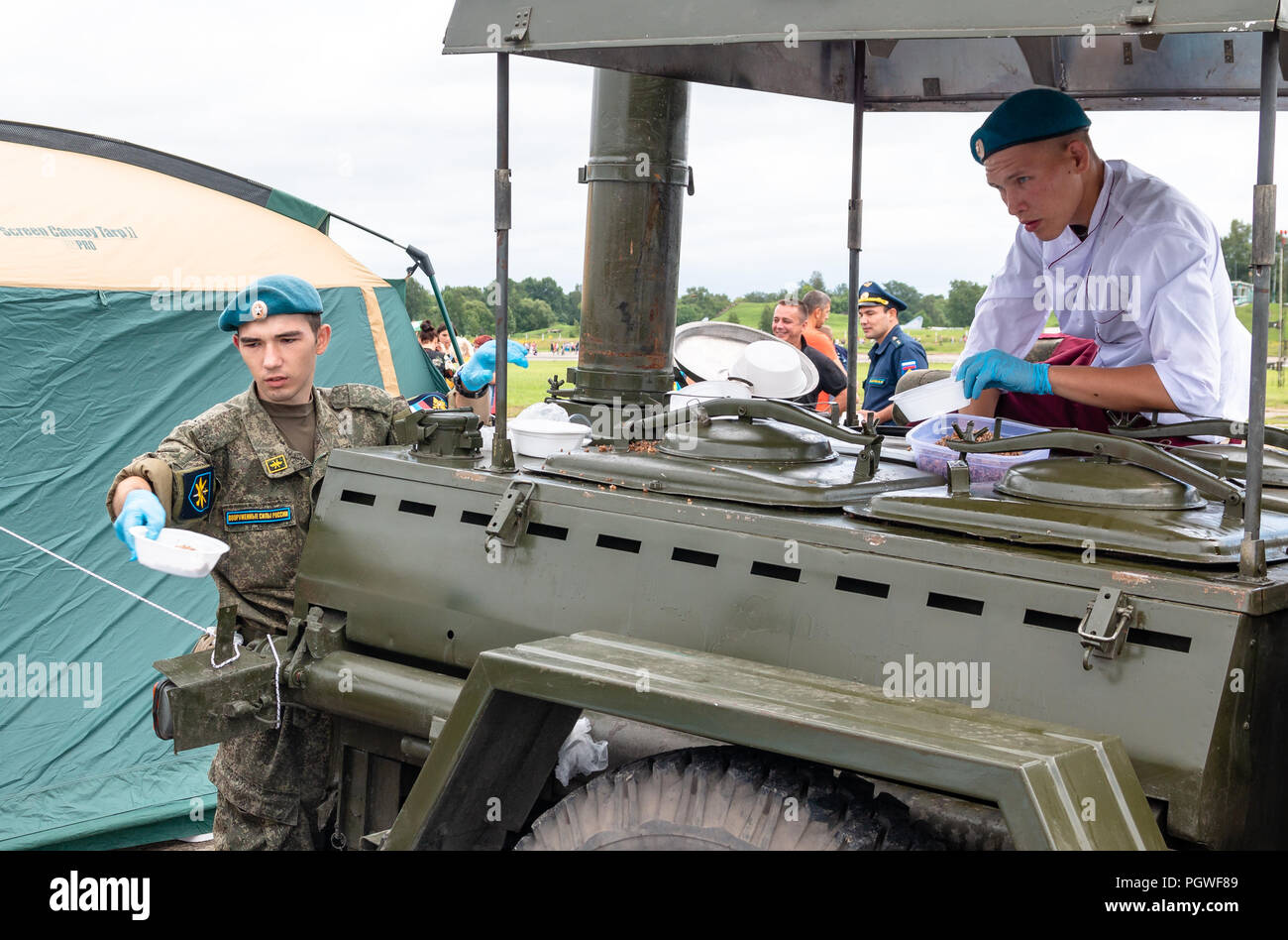 Military field kitchen hi-res stock photography and images - Alamy