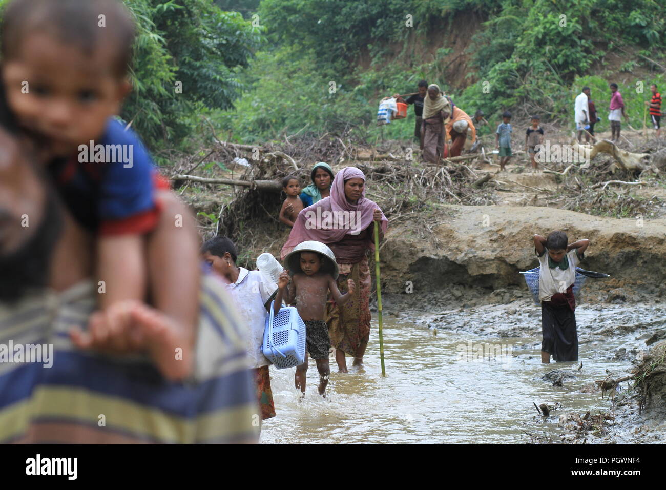 Bangladesh: Fleeing Rohingya refugees walk towards refugee camp after ...