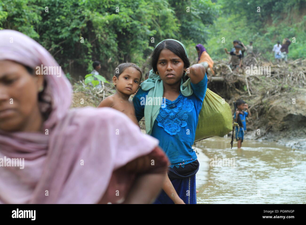 Bangladesh: Fleeing Rohingya refugees walk towards refugee camp after ...