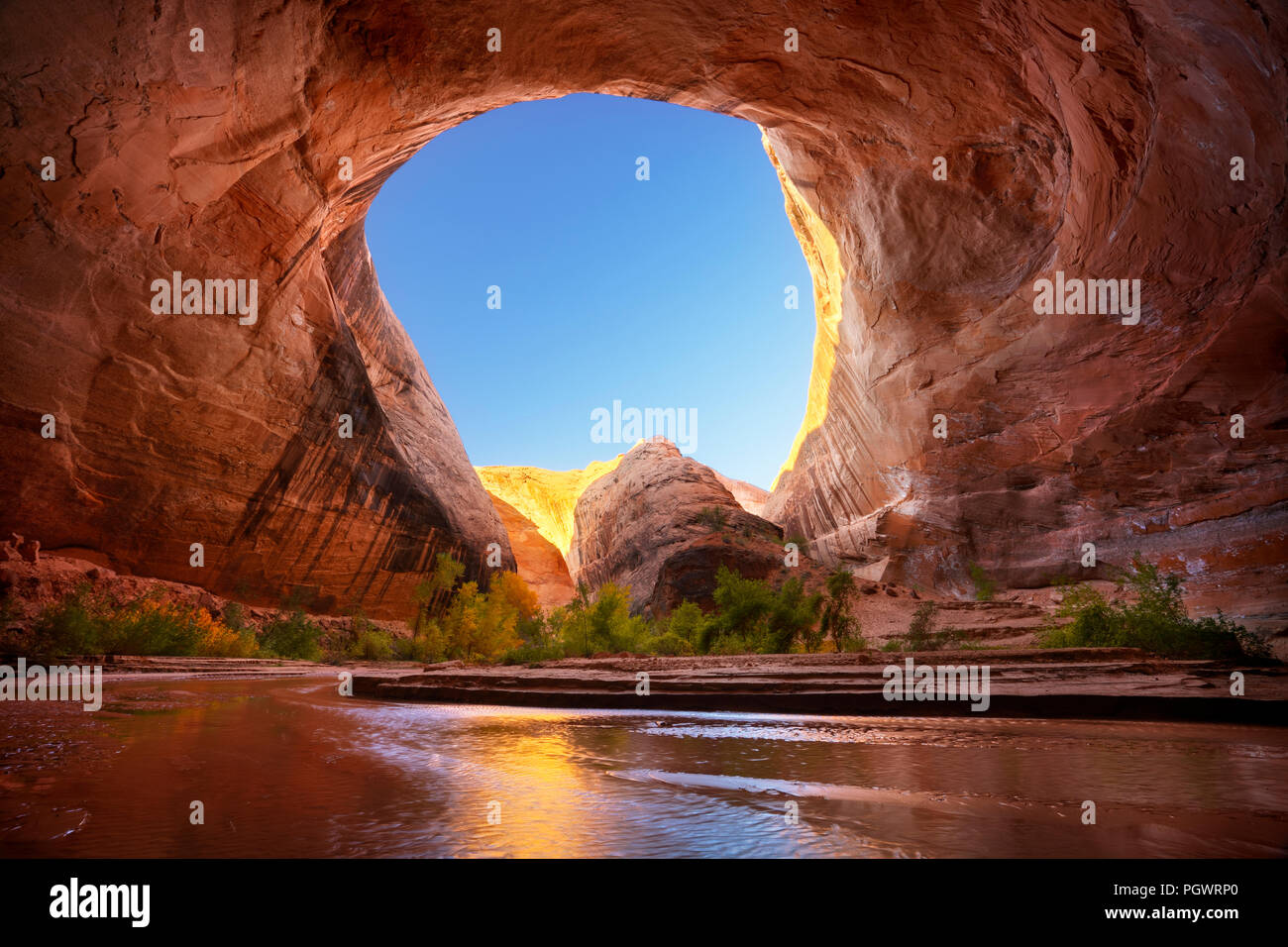 River bend beneath Jacob Hamblin Arch in Coyote Gulch, Grand Staircase ...
