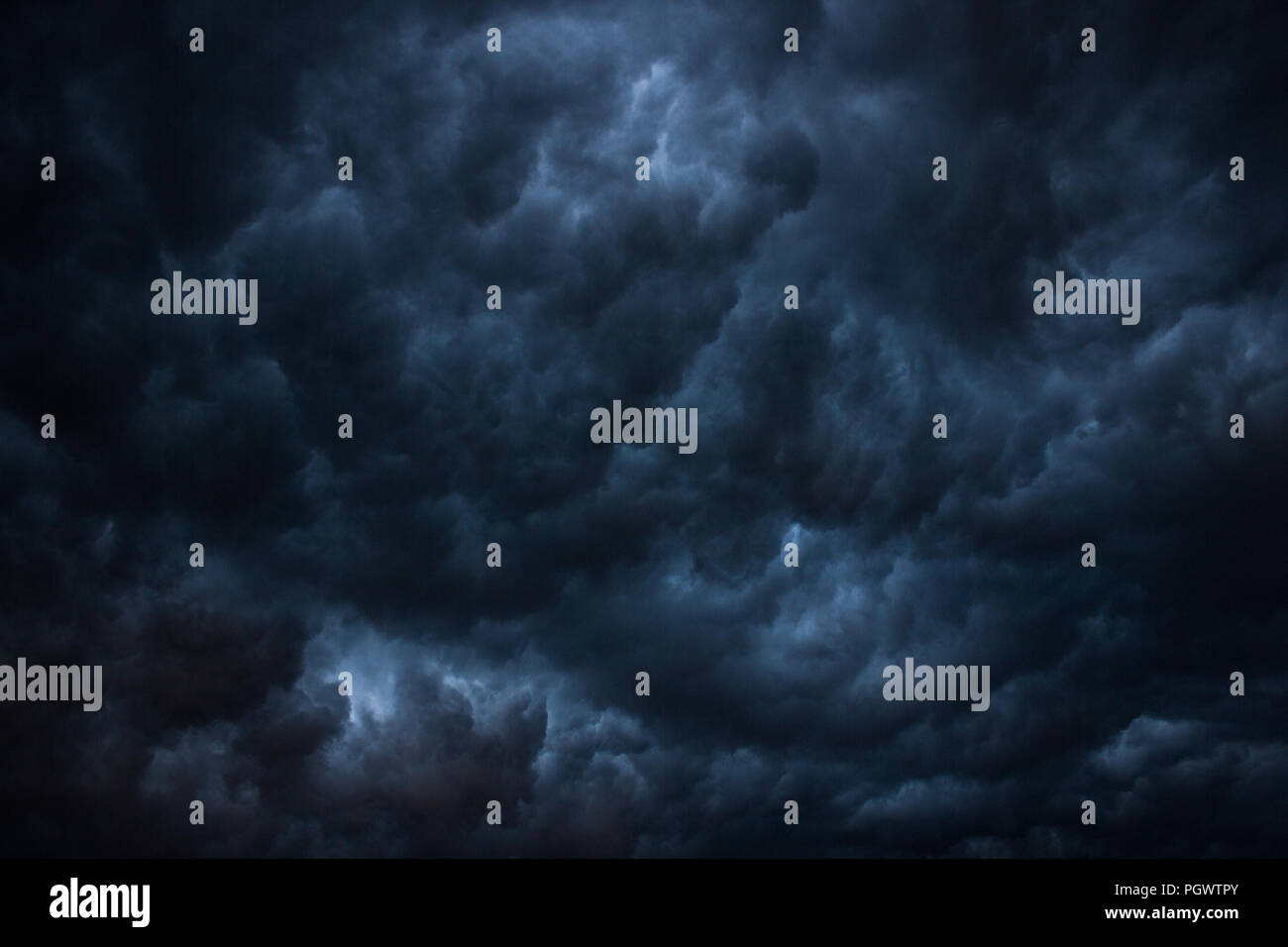 Heavy sky hi-res stock photography and images - Alamy
