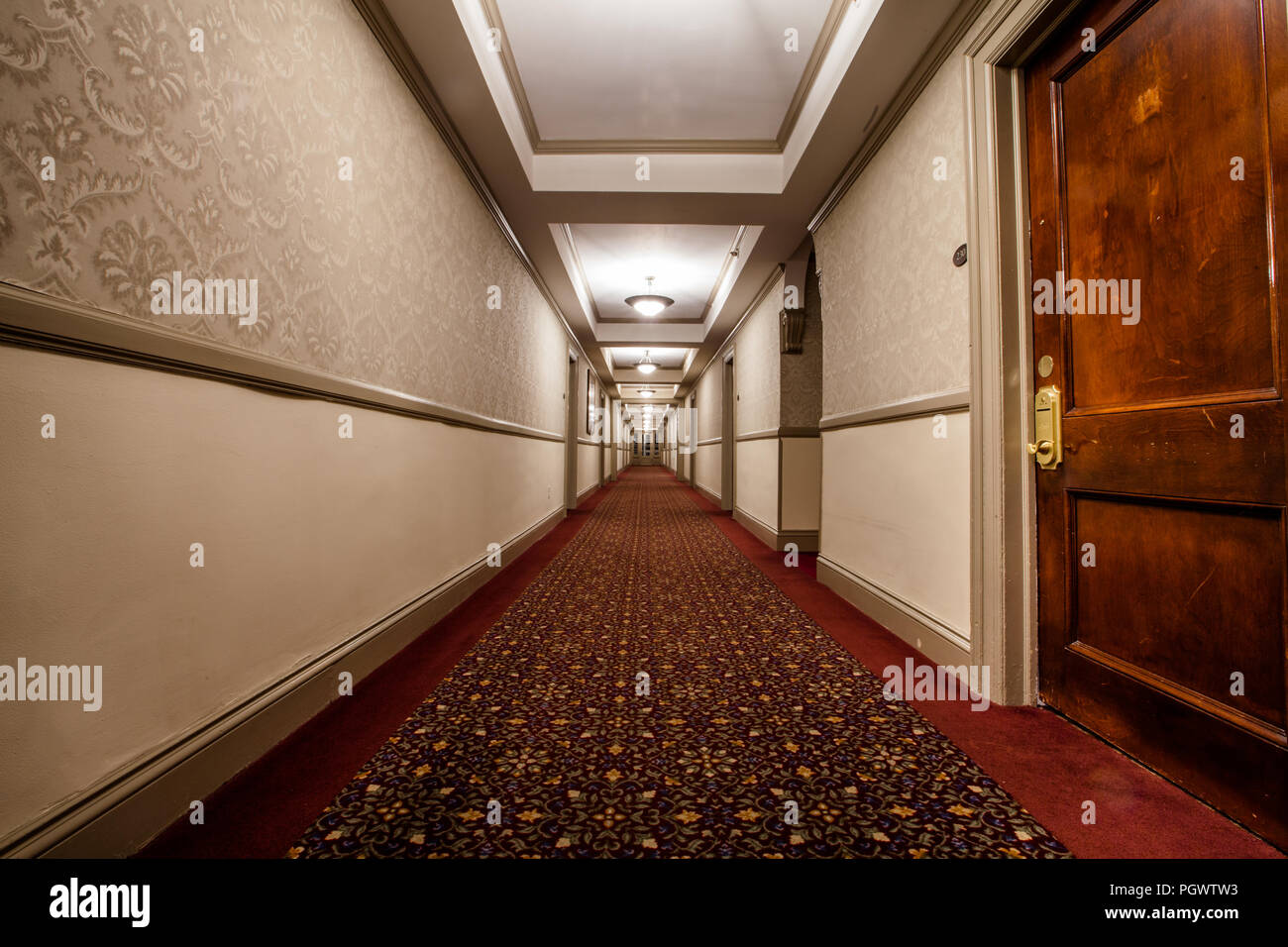 Dingy hotel room hi-res stock photography and images - Alamy