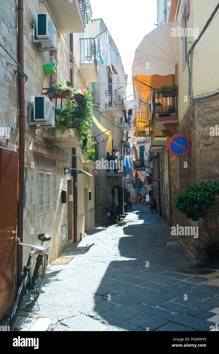 Back streets Old Town, Bari, Puglia, Italy Stock Photo - Alamy