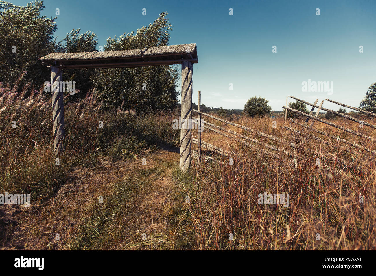 Field gate spring hedge hi-res stock photography and images - Alamy